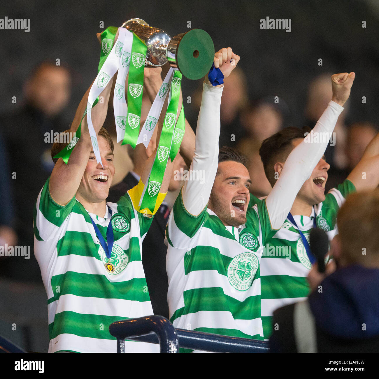 Celtics sam wardrop lifts trophy hi-res stock photography and images ...