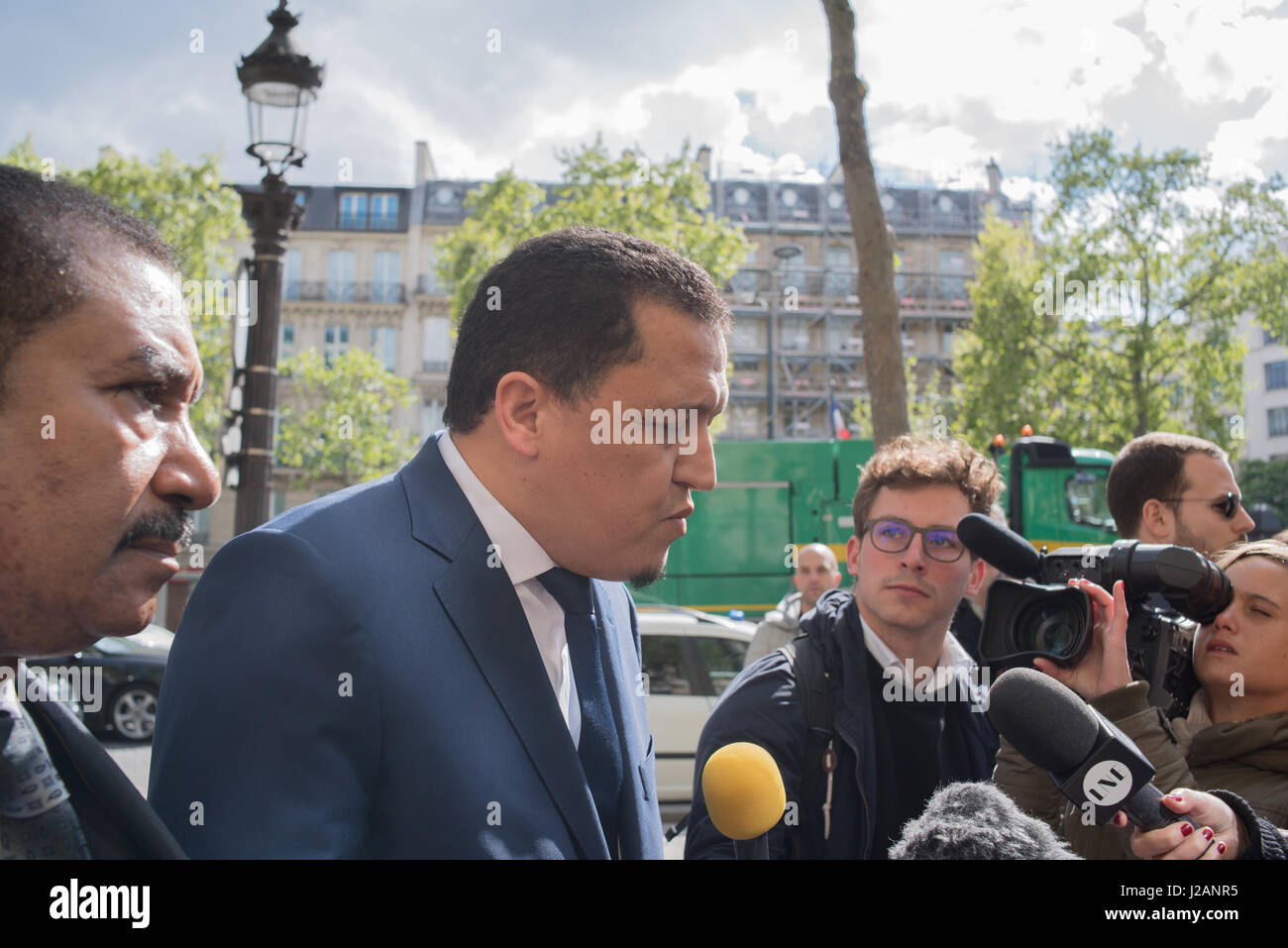 Paris: Manifestation Police officers "angry" and "in mourning Stock ...