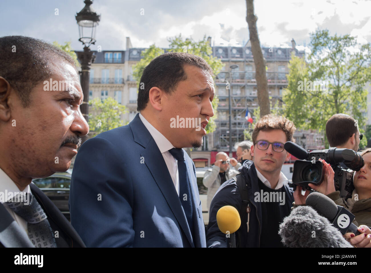 Paris: Manifestation Police officers "angry" and "in mourning Stock ...