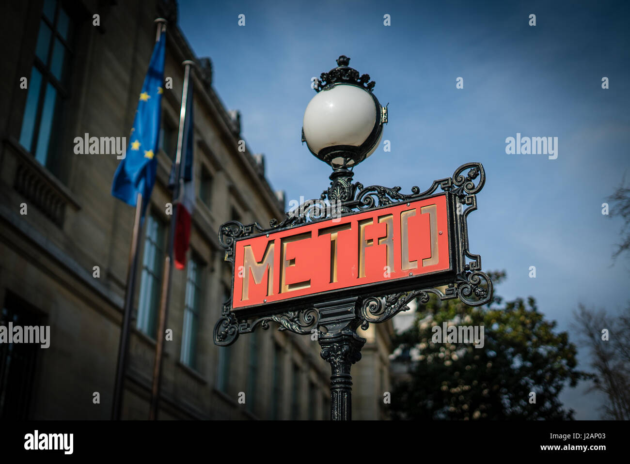 Paris metro signs hi-res stock photography and images - Alamy