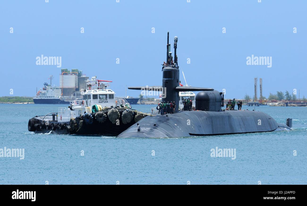 A tug boat tows the U.S. Navy Ohio-class ballistic guided-missile ...
