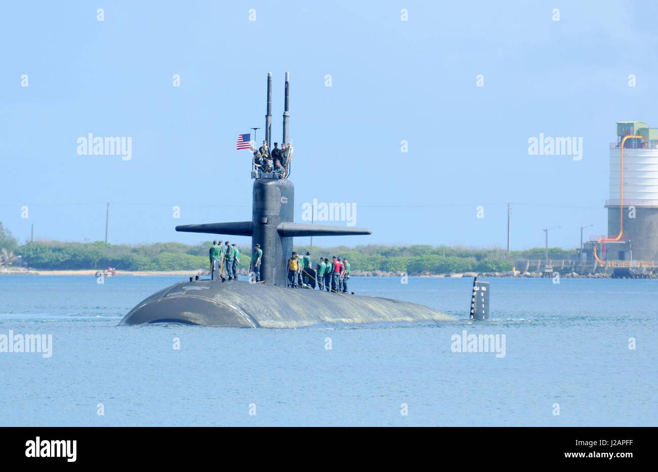 The U.S. Navy Los Angeles-class fast-attack submarine USS Albuquerque ...