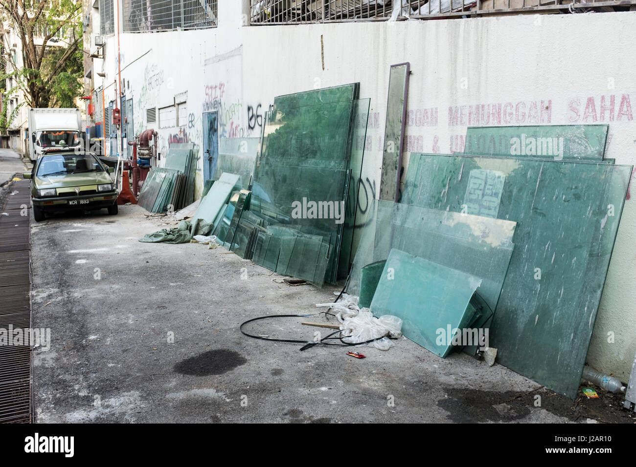 Sheets of glass stacked hi-res stock photography and images - Alamy