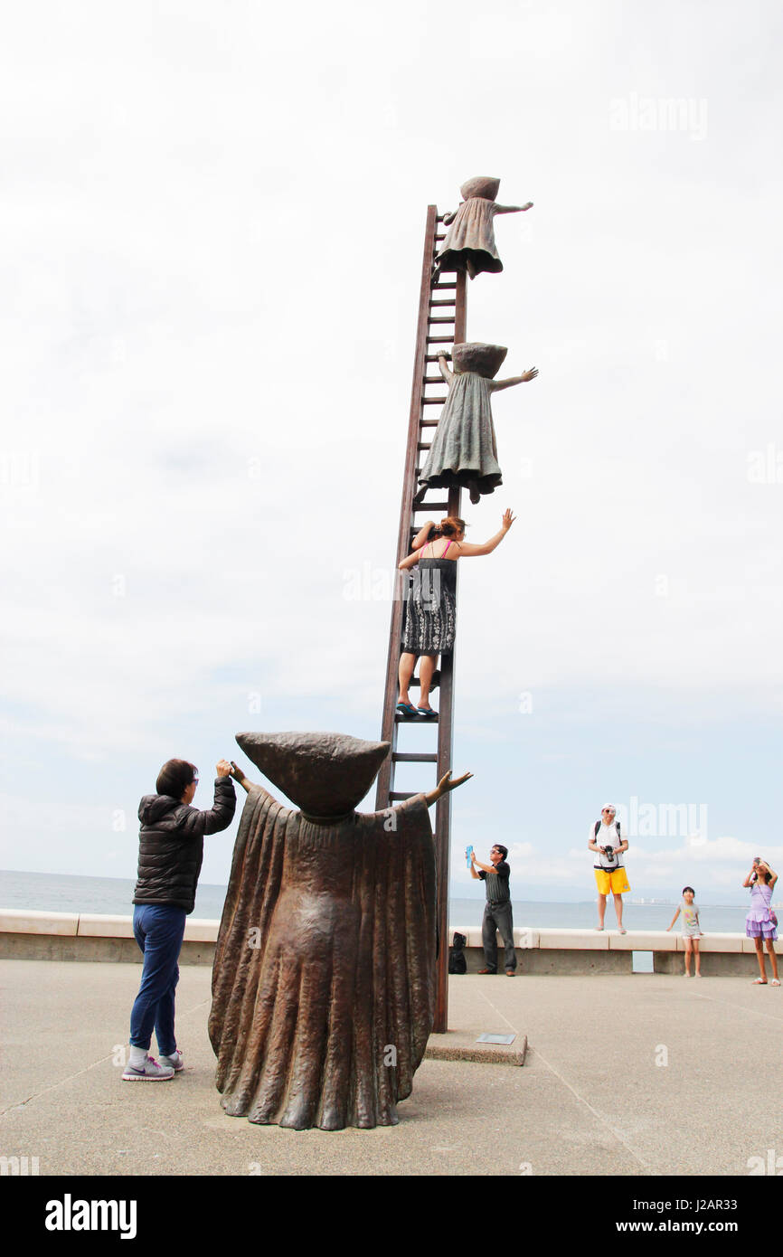 Alien sculptures, street art shows freedom on Ladder waving from high ...