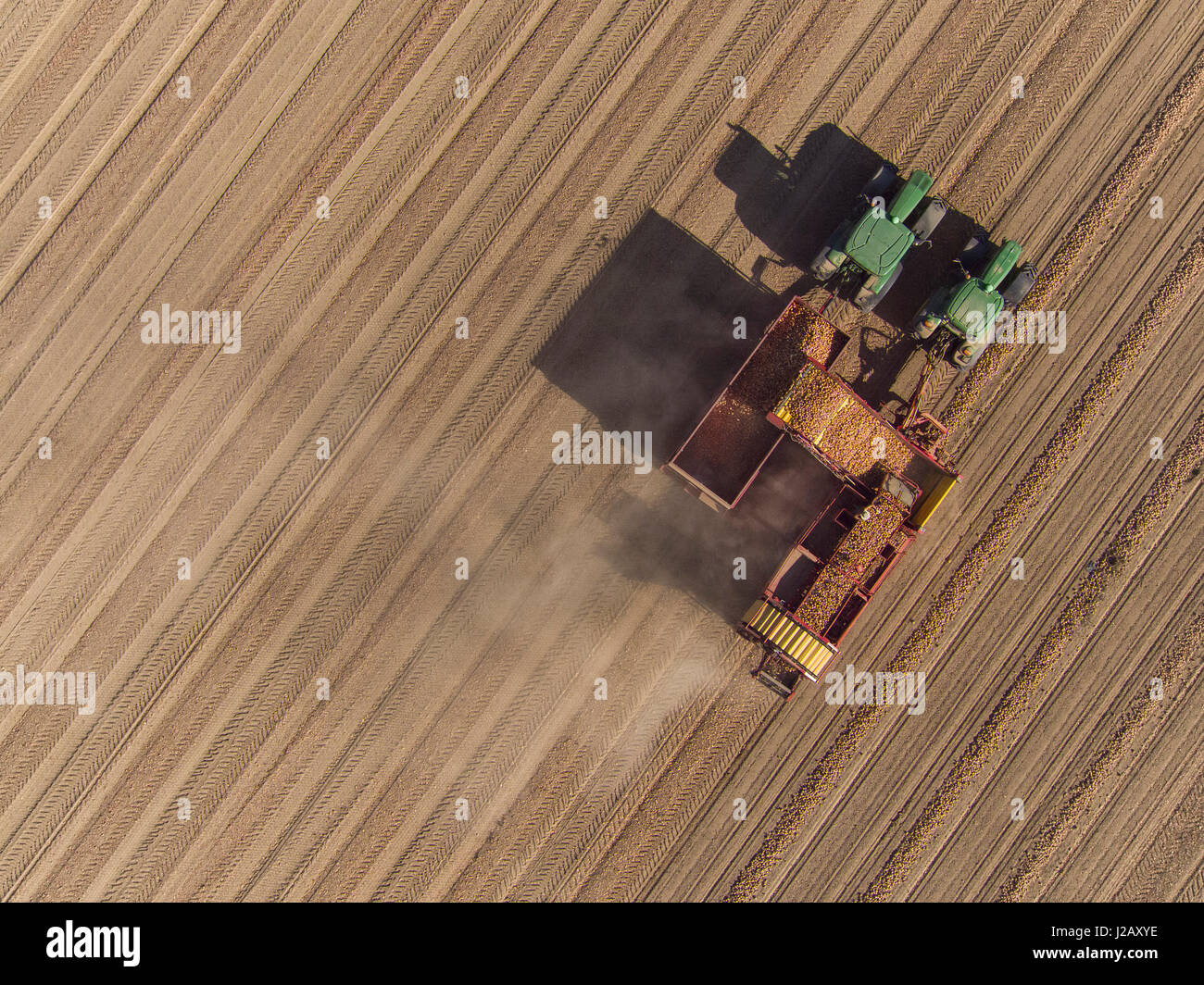 Aerial view of combine in field hi-res stock photography and images - Alamy