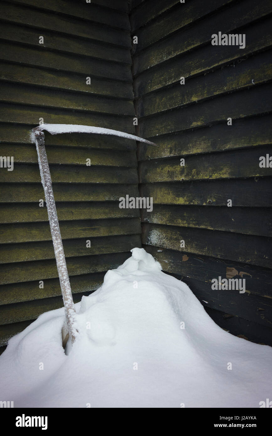 Ice axe hand hi-res stock photography and images - Alamy