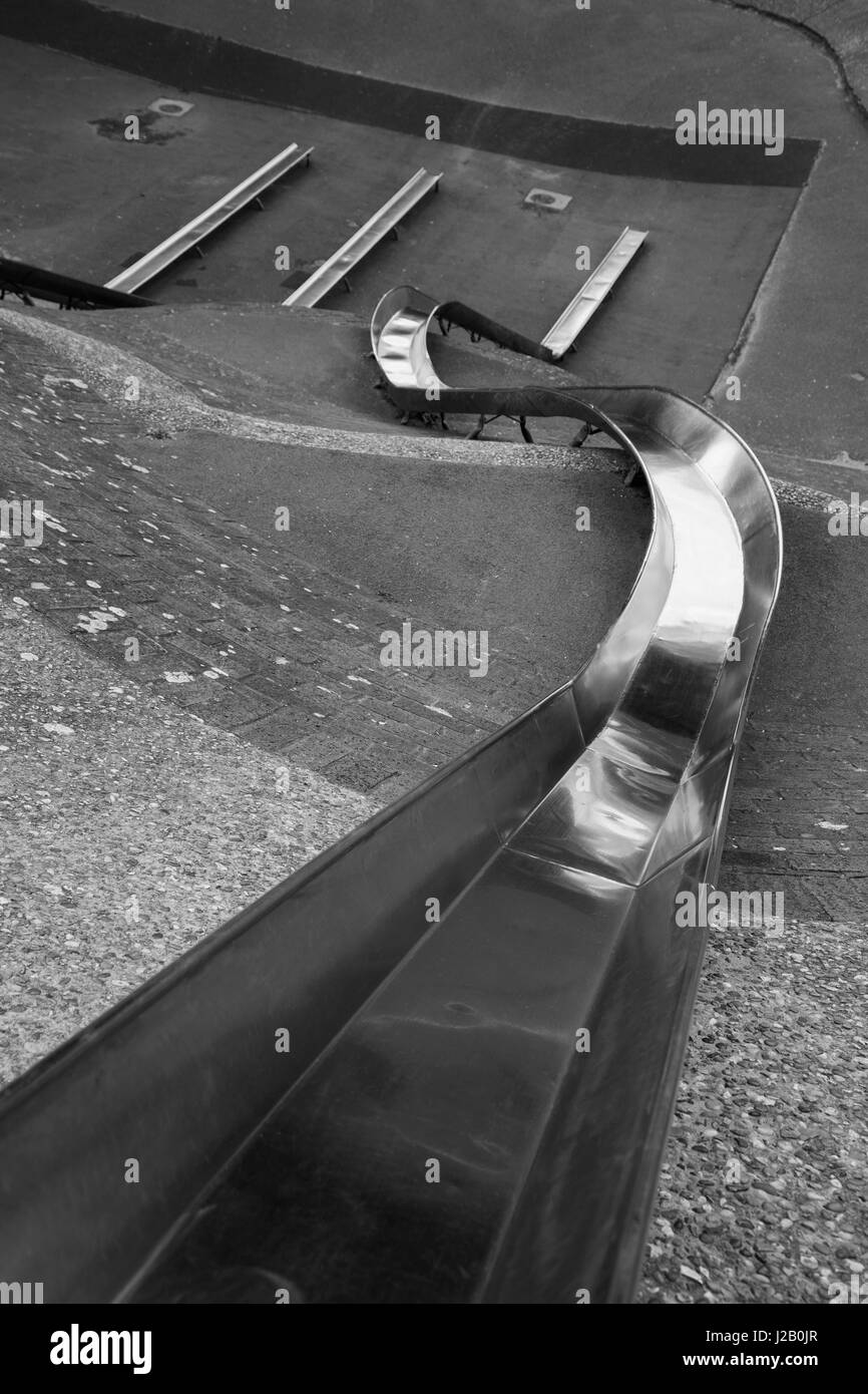 Long metal structure hi-res stock photography and images - Alamy