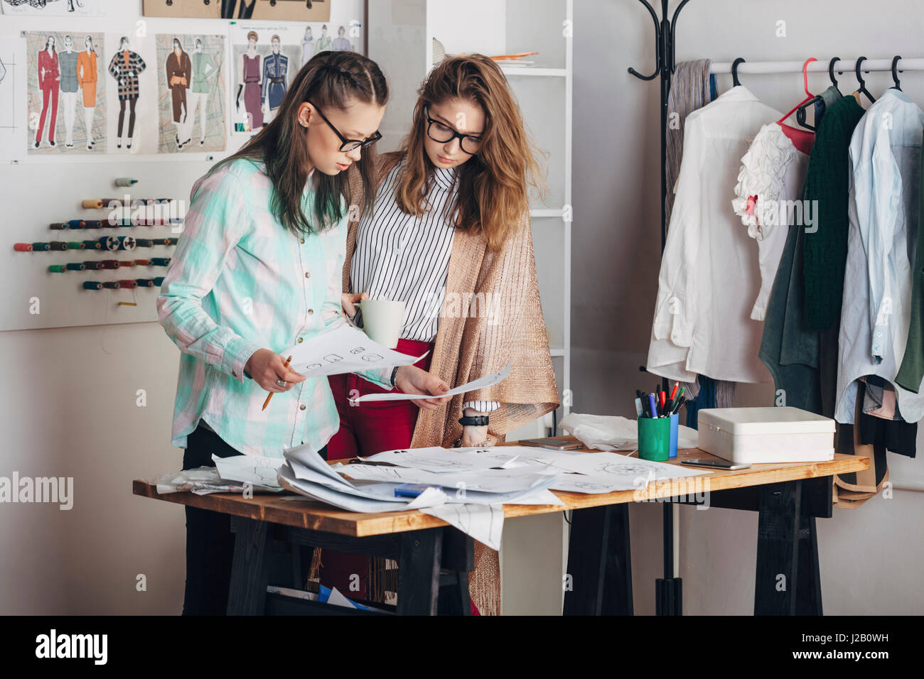 Fashion design sketch hi-res stock photography and images - Alamy