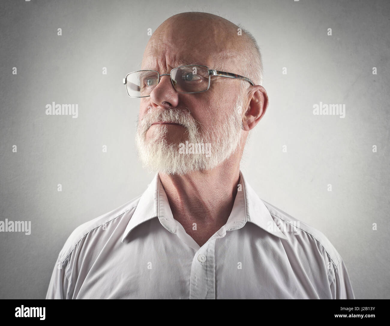 Serious old man hi-res stock photography and images - Alamy