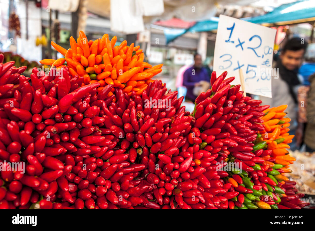 Colorful chilli peppers hi-res stock photography and images - Alamy
