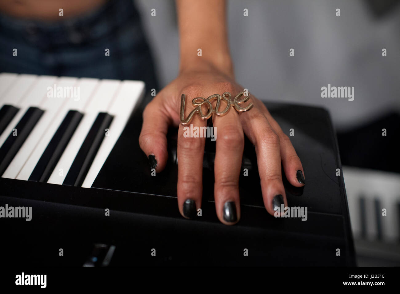 Woman hand keyboard ring hi-res stock photography and images - Alamy