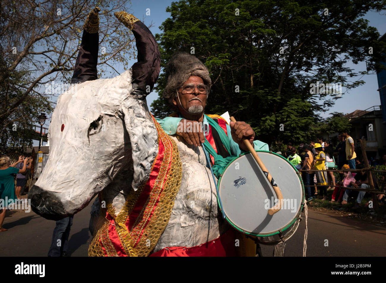 A man participates disguised in the carnival parade Stock Photo - Alamy