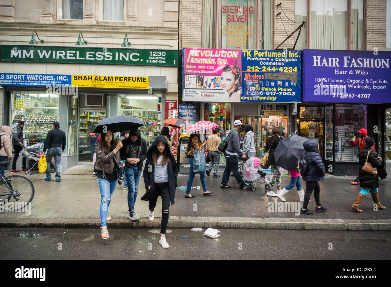 Rows of storefronts hi-res stock photography and images - Alamy