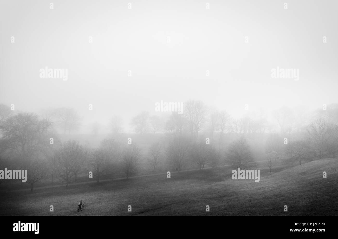 Dark mist fog london Black and White Stock Photos & Images - Alamy
