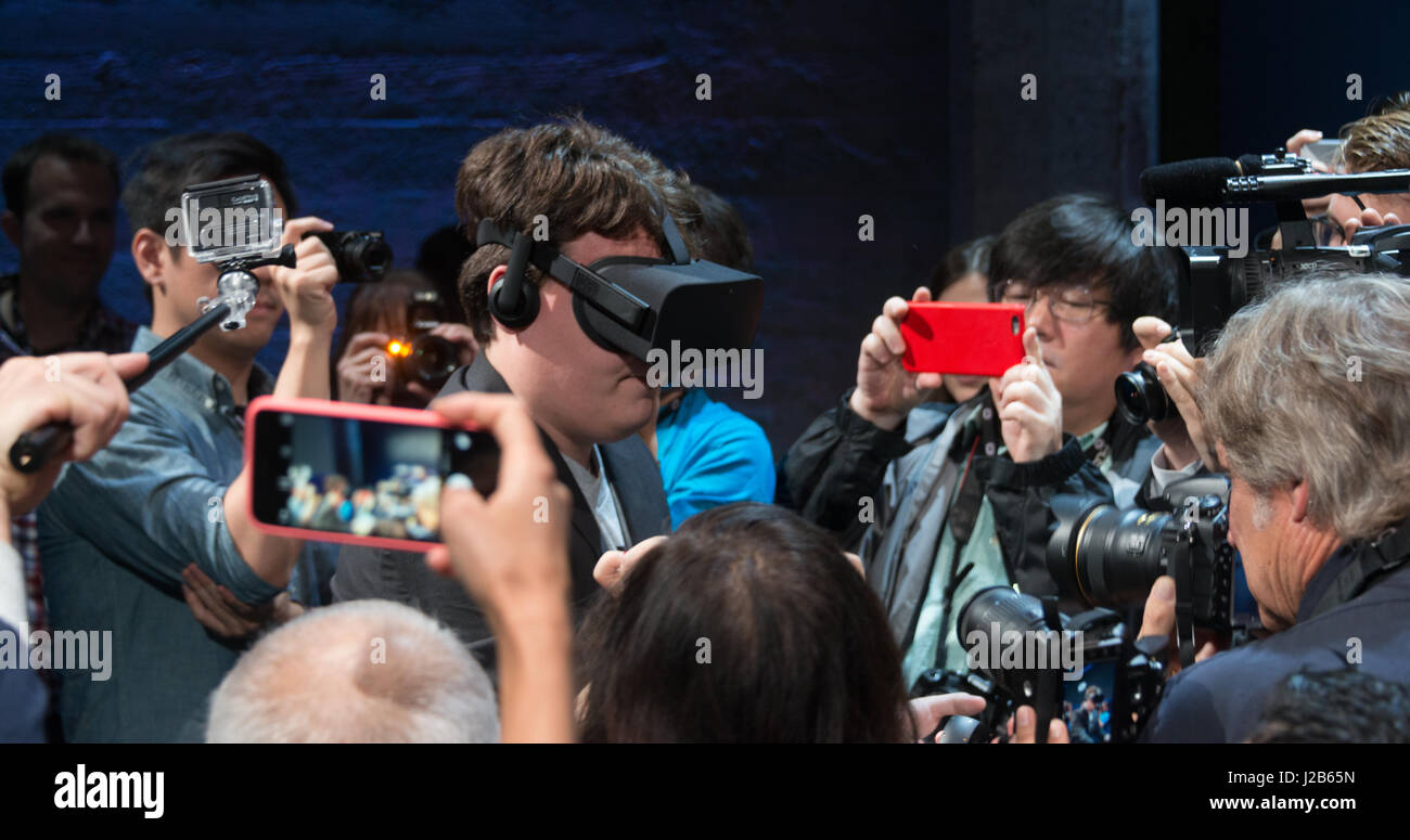 Oculus Founder Palmer Luckey wears the Oculus Rift consumer version ...