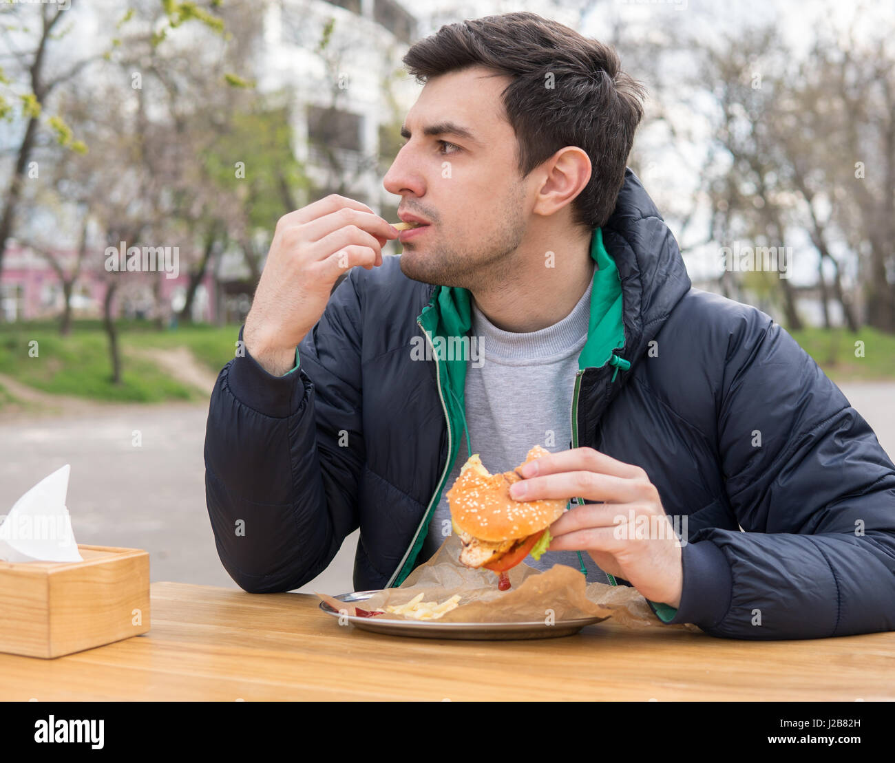Eating hamburger man hi-res stock photography and images - Alamy