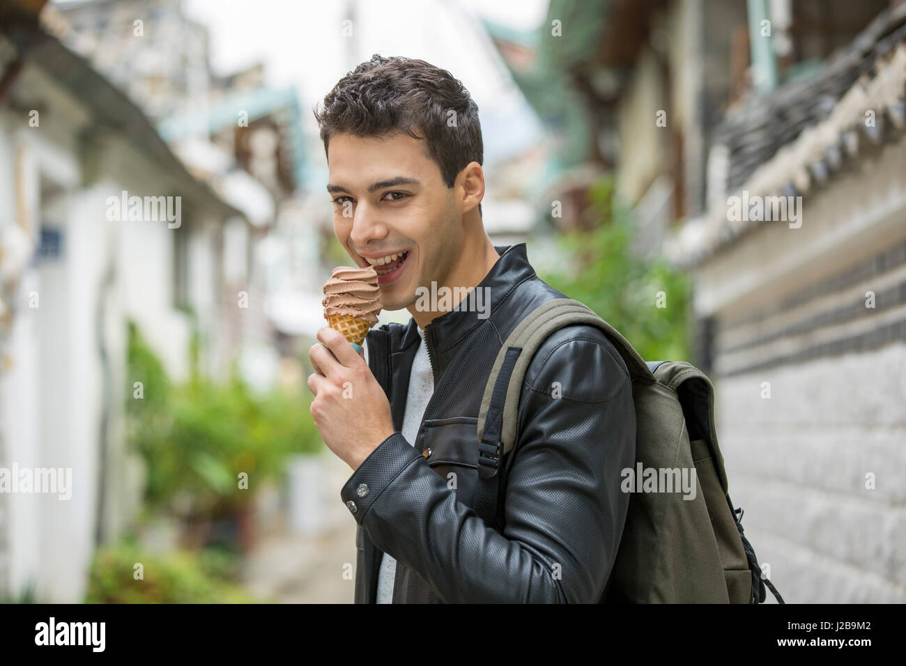 Portrait smiling tourist hi-res stock photography and images - Alamy