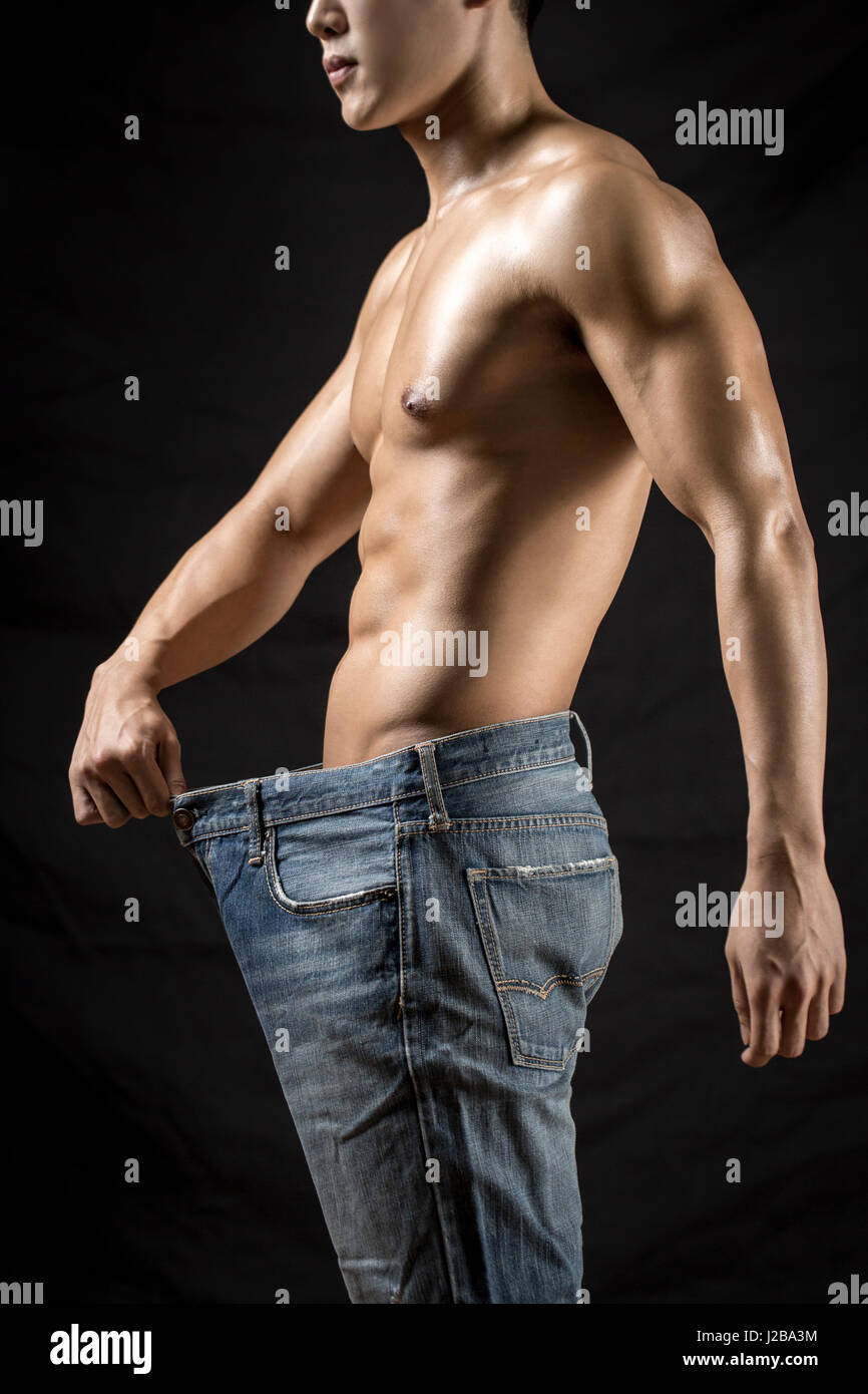 Healthy muscular man succeeding in diet Stock Photo - Alamy