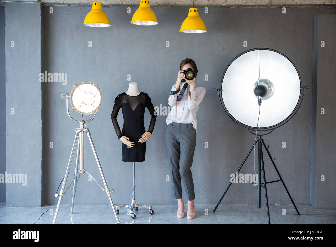 Female photographer at studio Stock Photo - Alamy