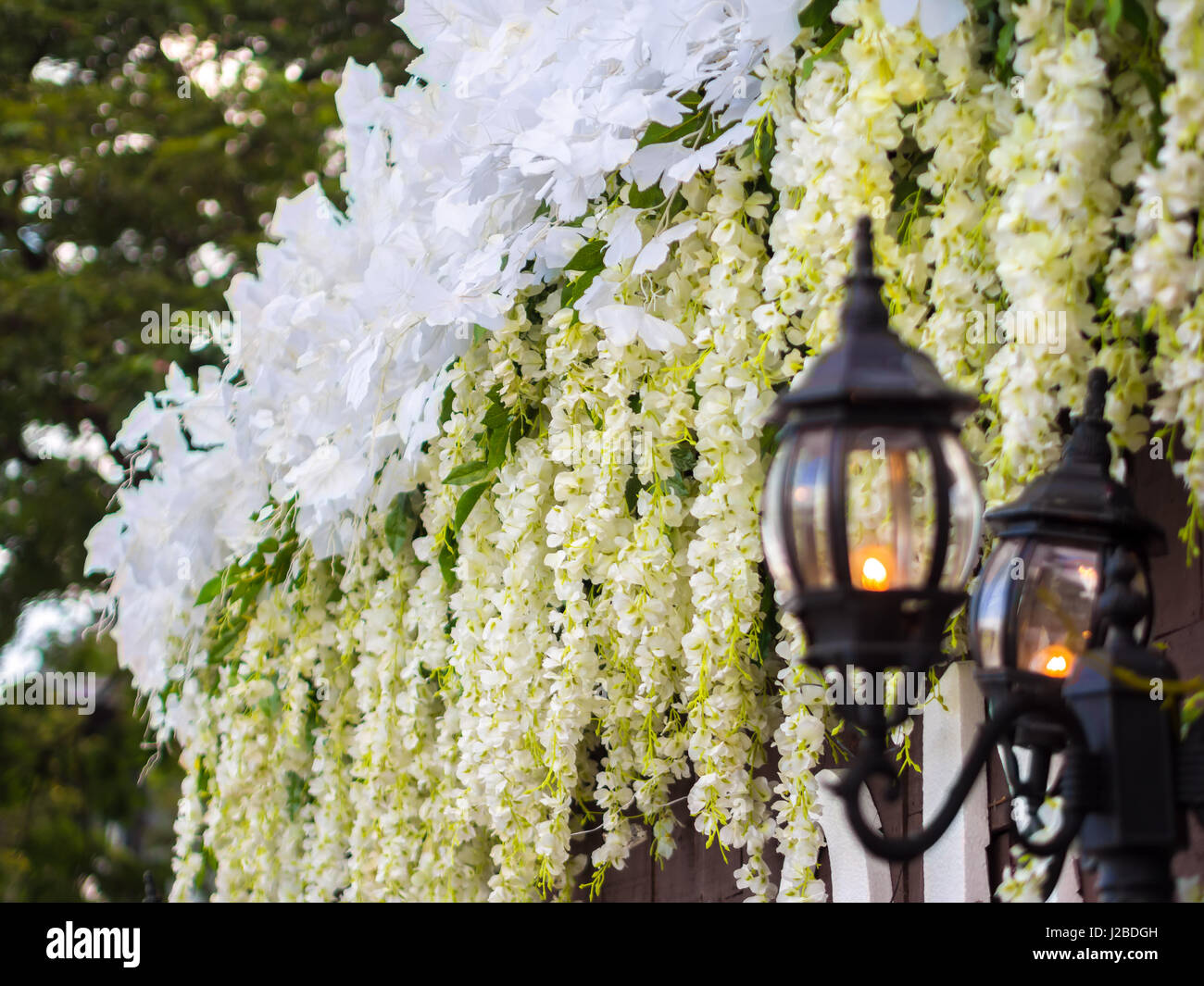 Hanging flower wedding hi-res stock photography and images - Alamy