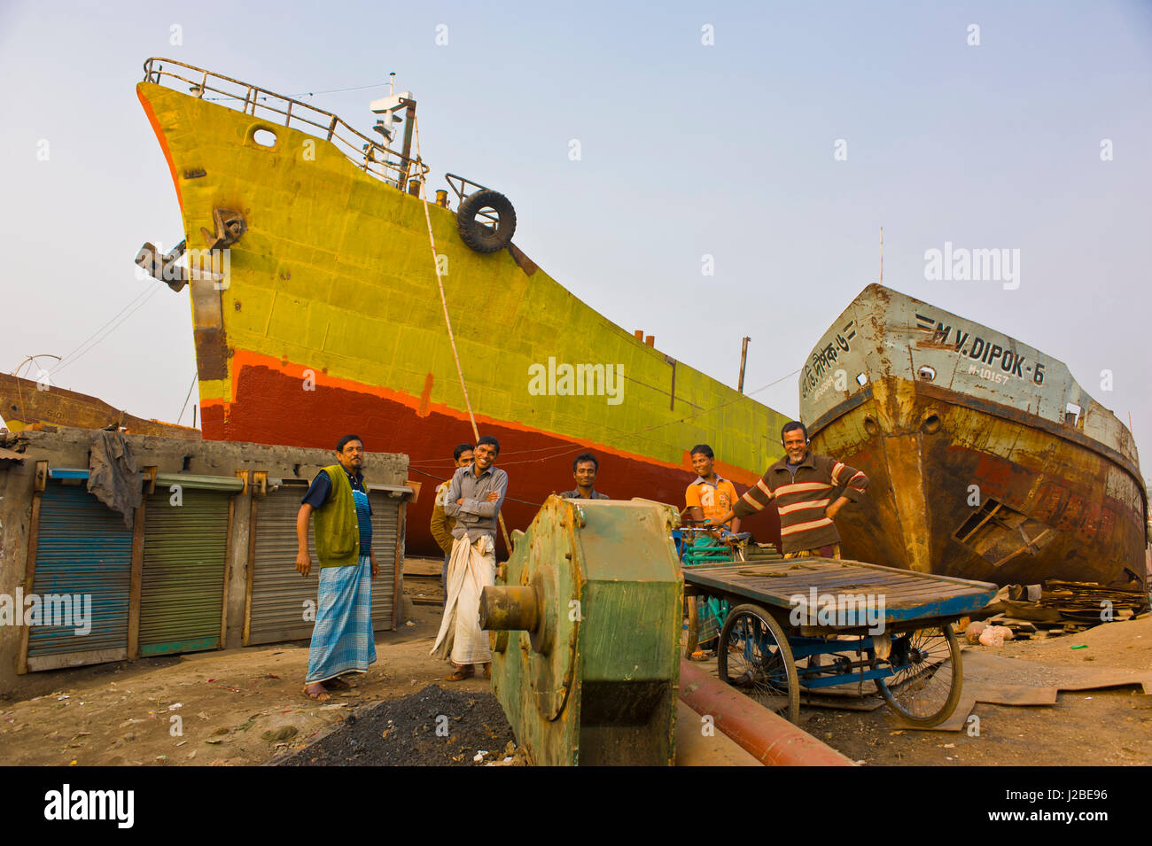 Down sea in ships hi-res stock photography and images - Alamy
