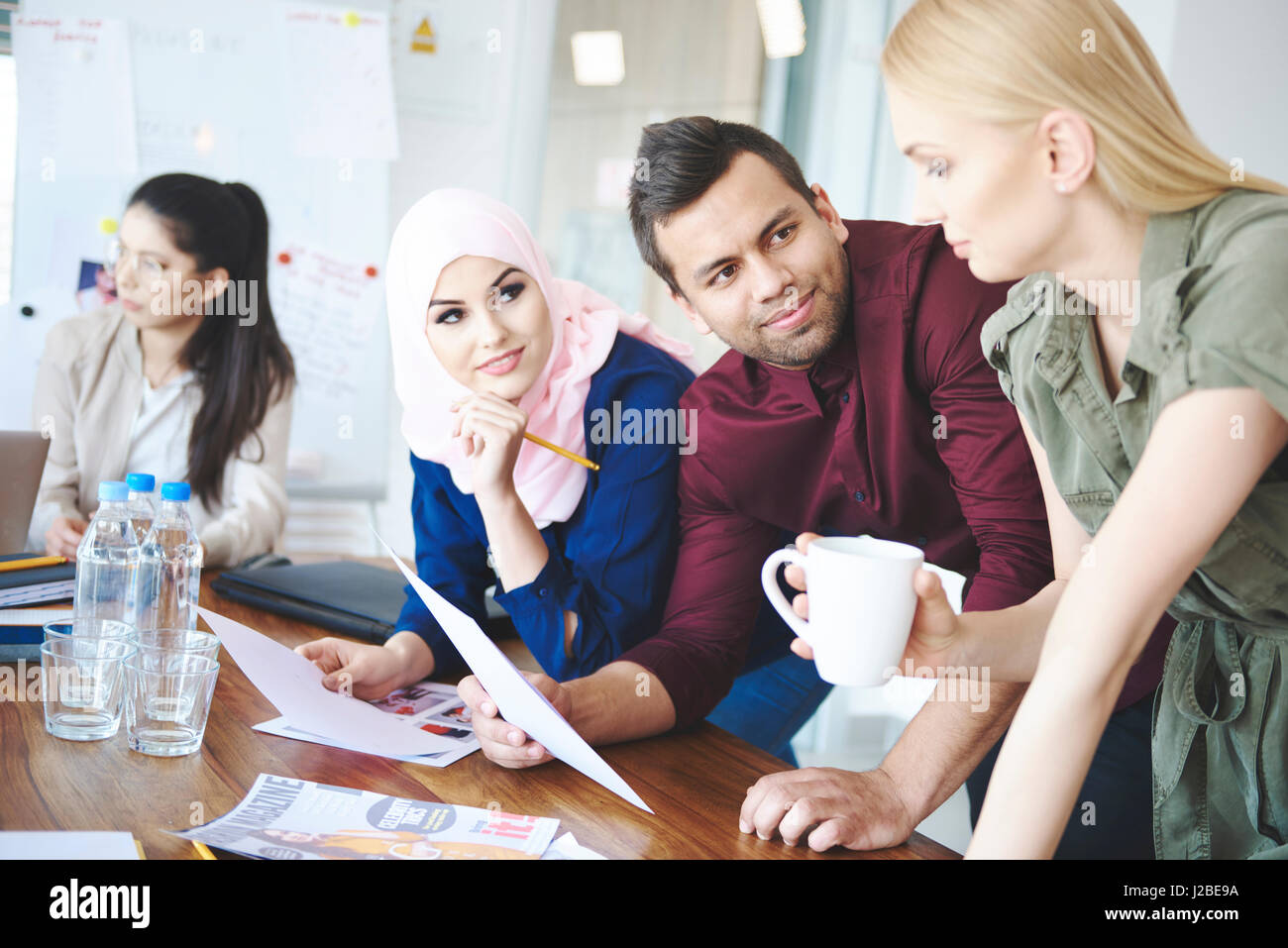 Cooperation that work hi-res stock photography and images - Alamy
