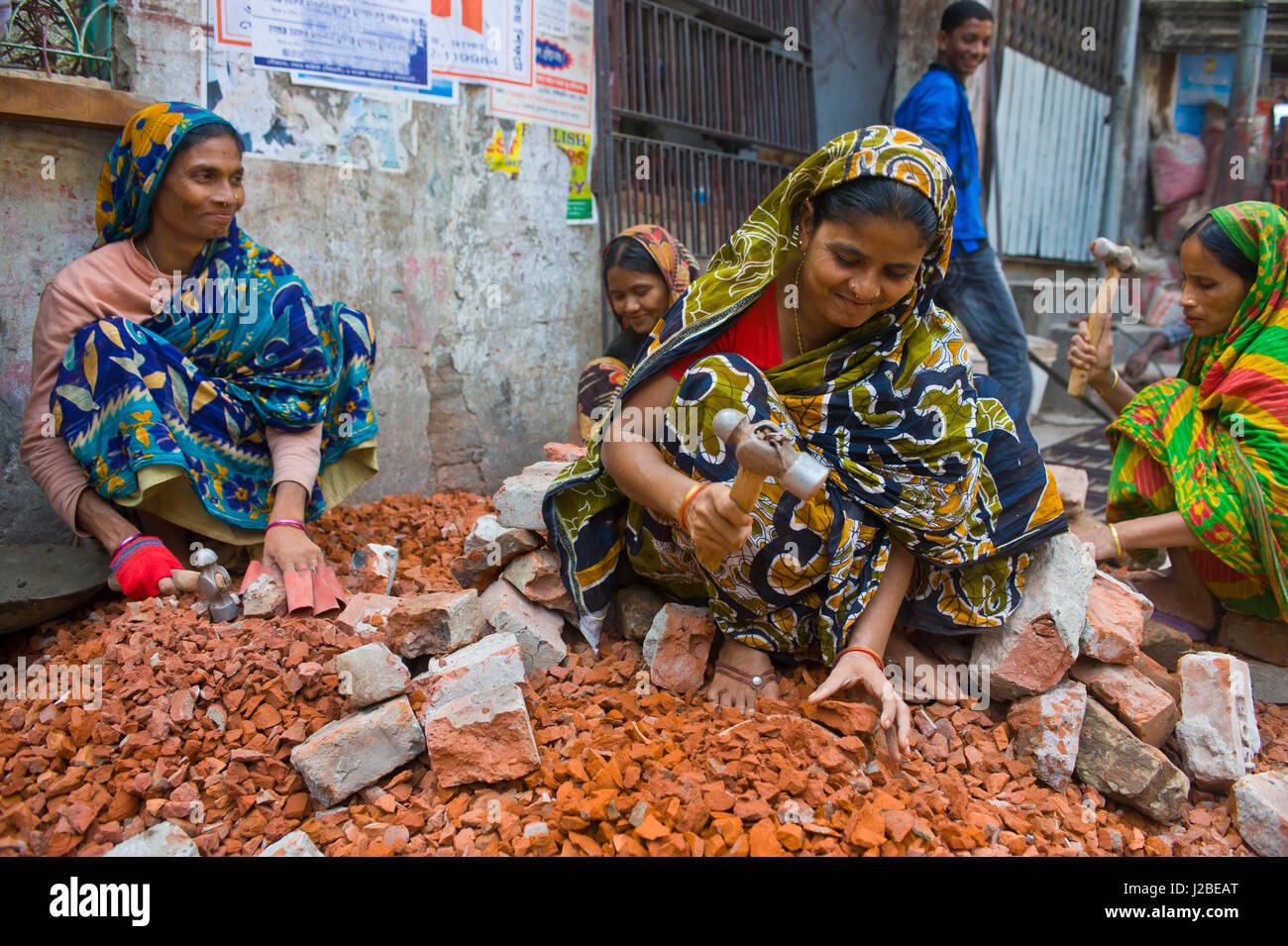 Women breaking stones, Dhaka, Bangladesh, Asia Stock Photo - Alamy