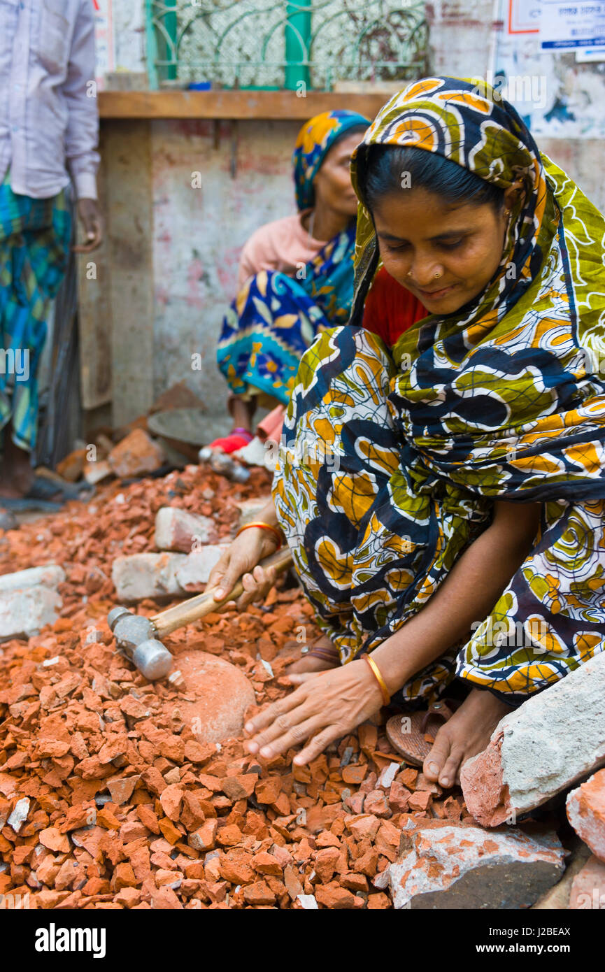 Women breaking stones, Dhaka, Bangladesh, Asia Stock Photo - Alamy