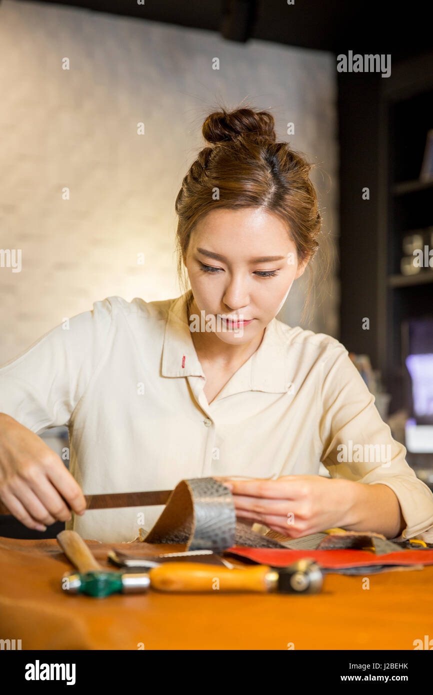 Female designer making a bag Stock Photo - Alamy