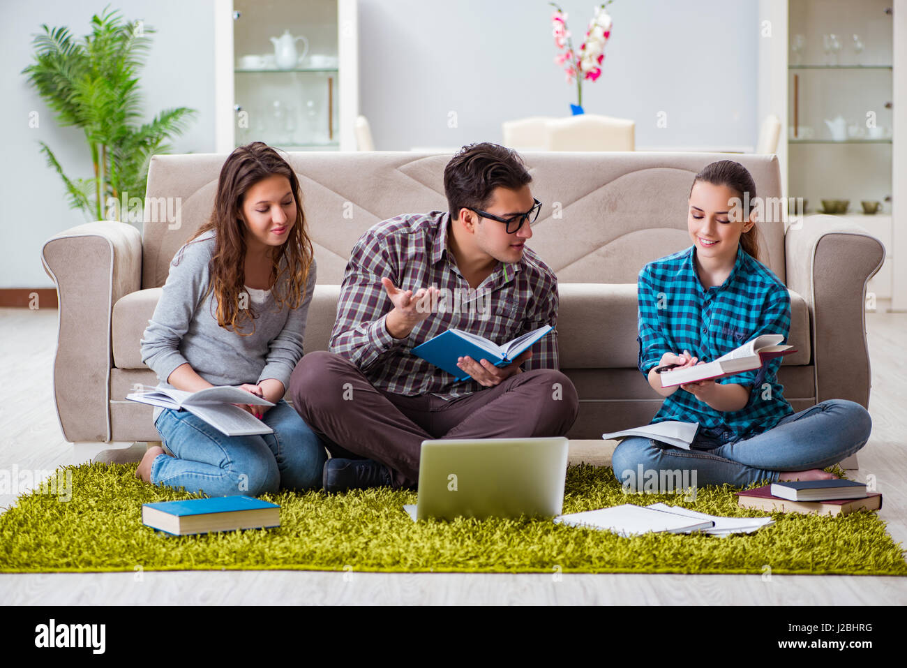 University girl teen working hi-res stock photography and images - Alamy