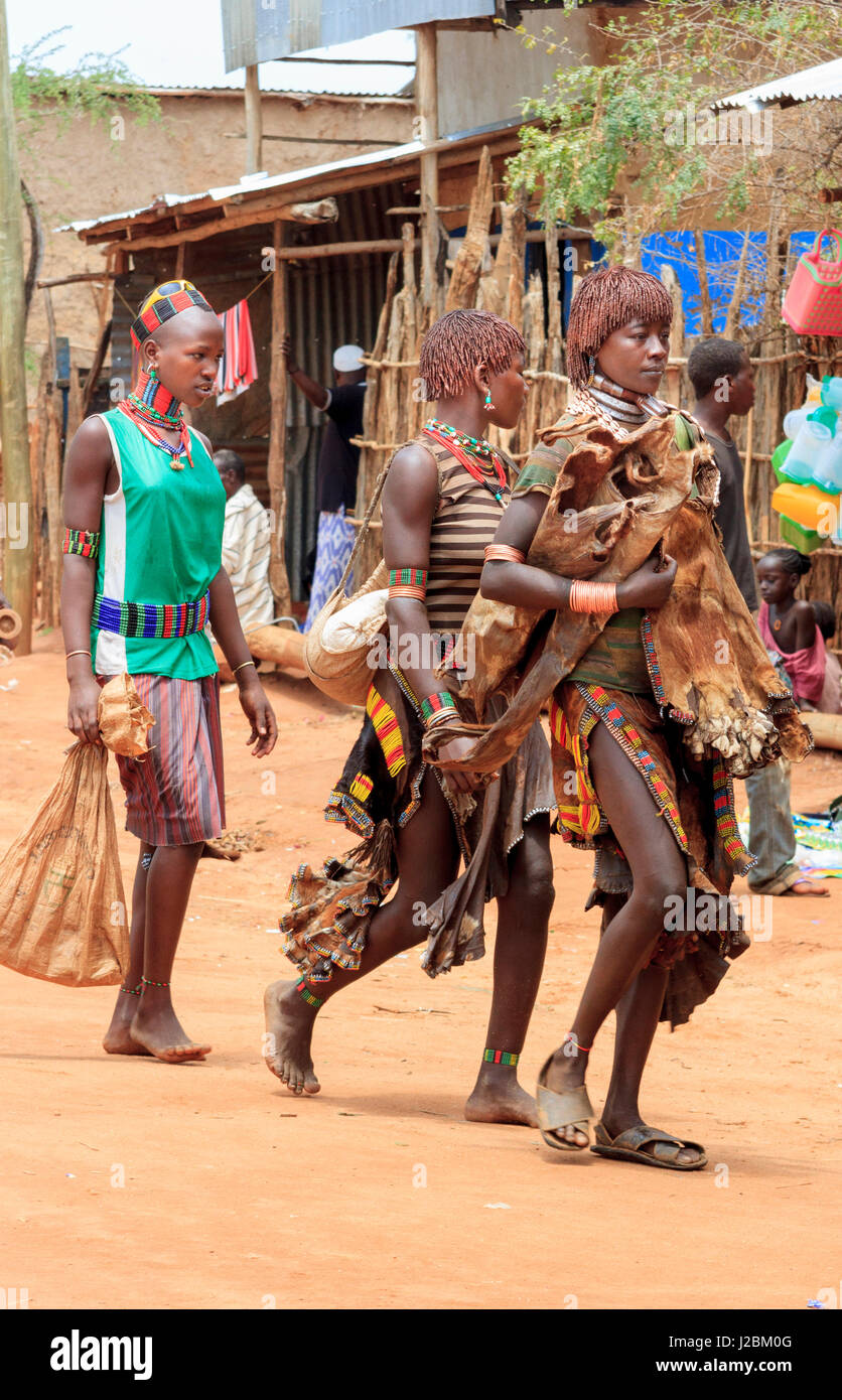 Hamer women going to market ethiopia hi-res stock photography and ...