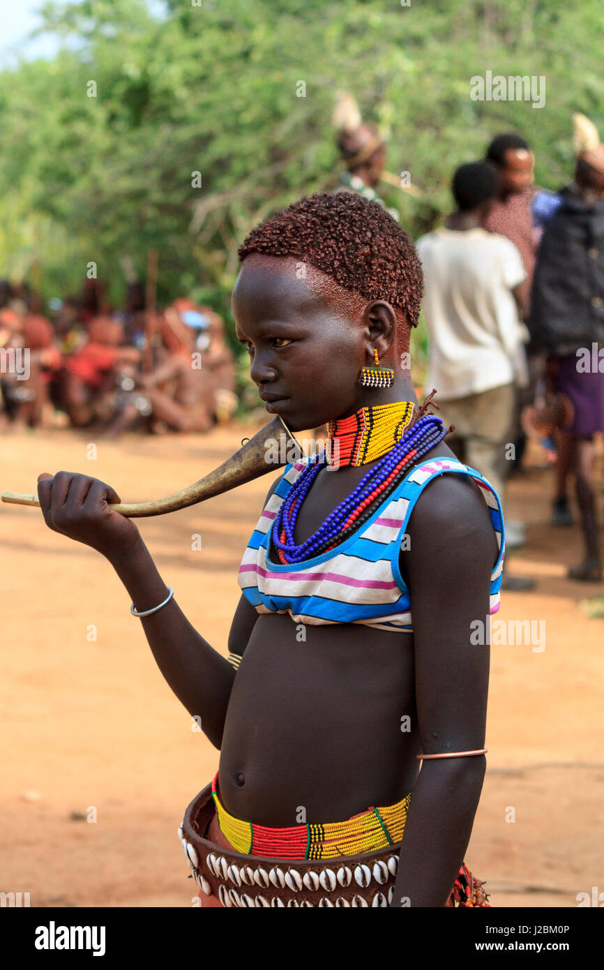 Hamer woman with horn. Keske. Ethiopia, Africa Stock Photo - Alamy