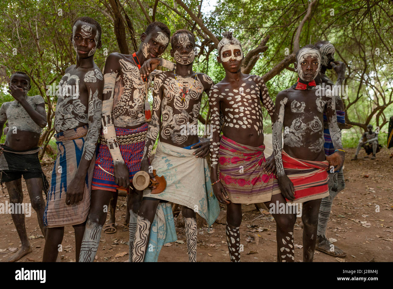 Kara tribe arriving to join in dance performance. Kolcho Village. Omo ...