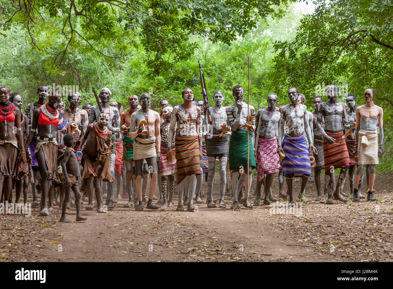 Kara tribe arriving to join in dance performance. Kolcho Village. Omo ...