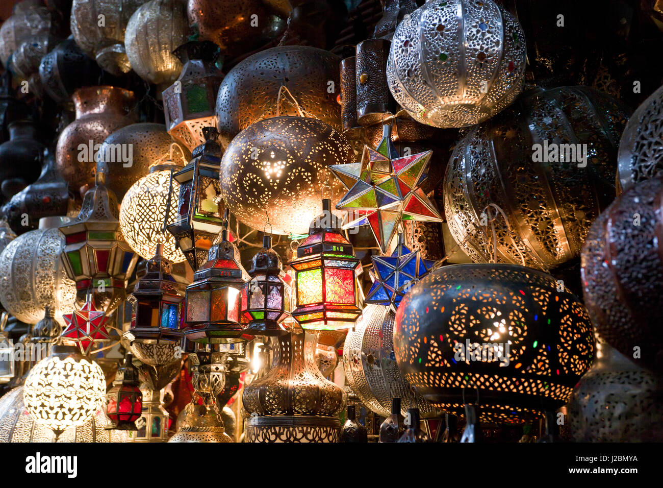 Lanterns sale in souk marrakesh hi-res stock photography and images - Alamy