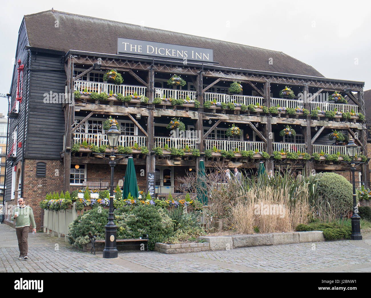 St katherine docks restaurant hi-res stock photography and images - Alamy