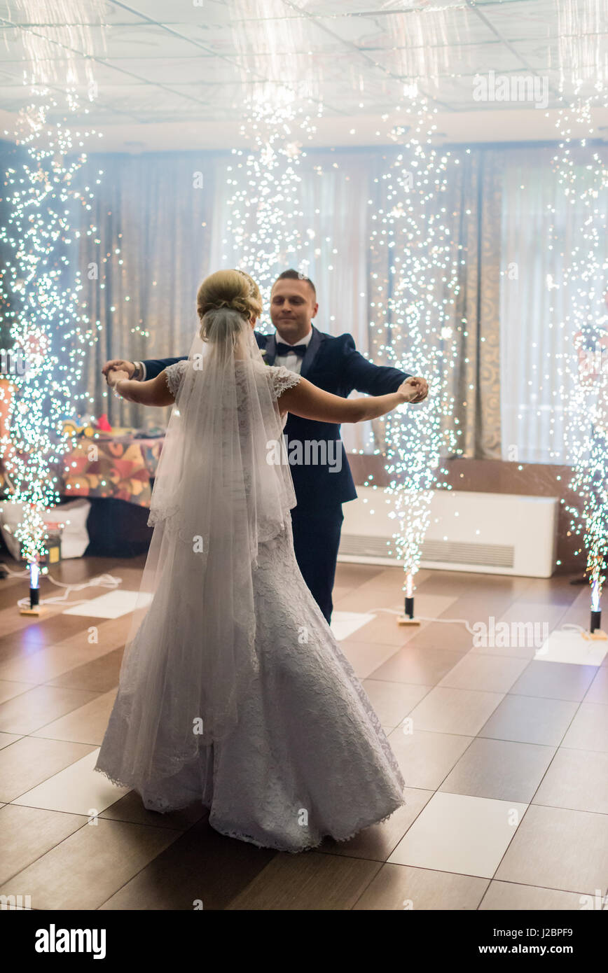 Wedding couple and their first dance Stock Photo - Alamy