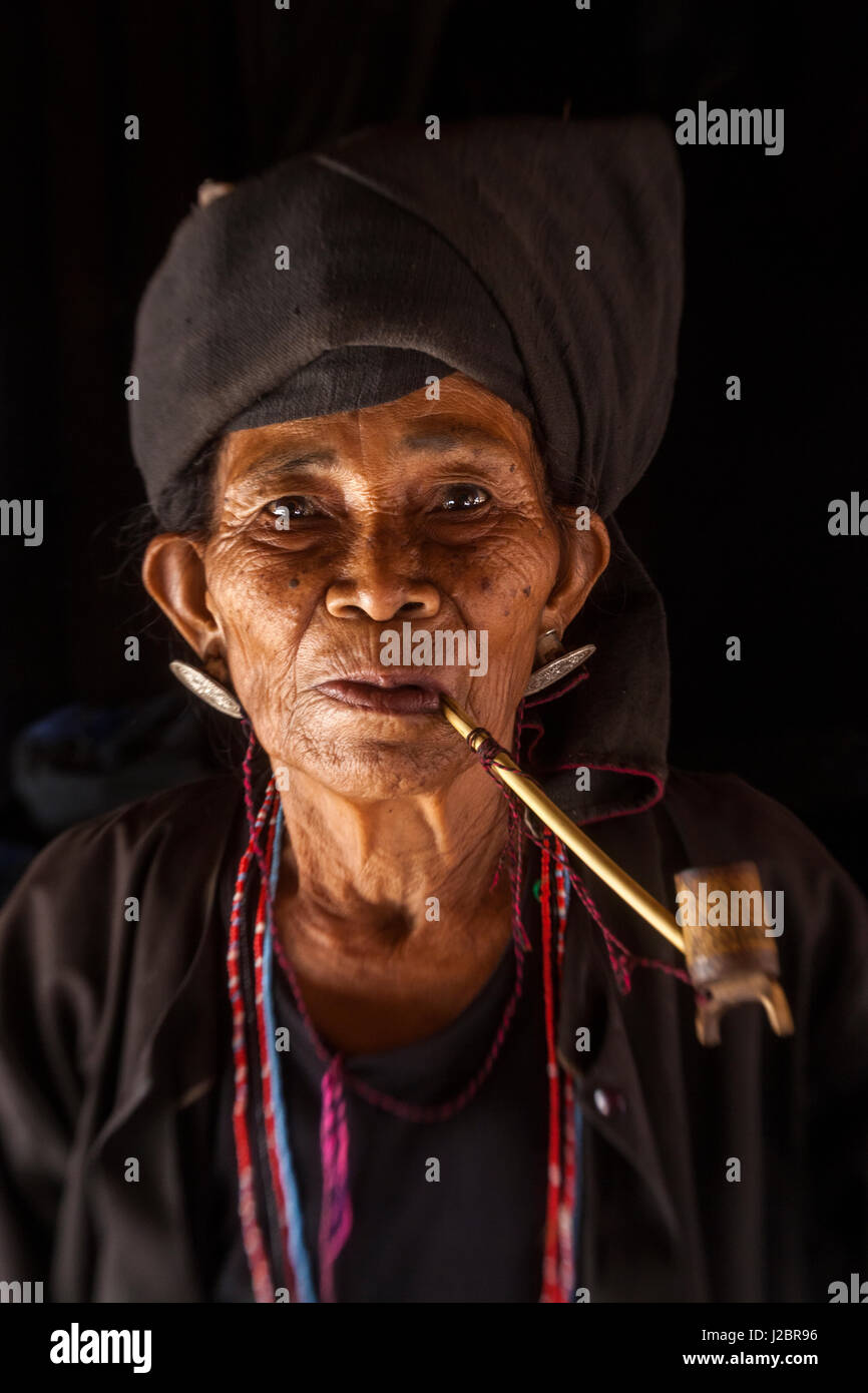 Woman of the Ann tribe, near Kyaing Tong, Golden Triangle, Myanmar ...