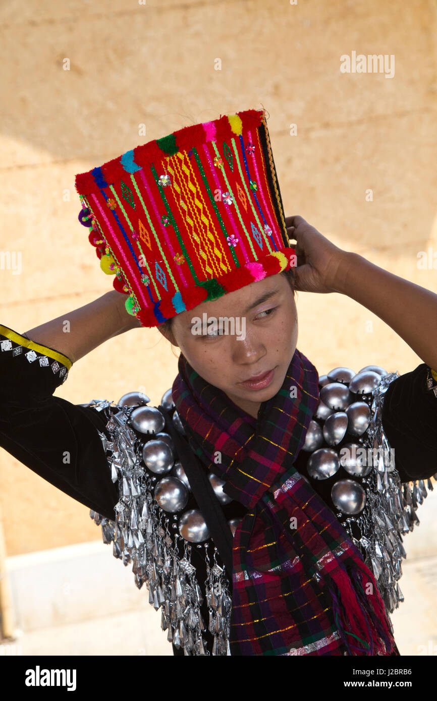 Chinese Ethnic women at Kunming China Ethnic Minorities Village Park in ...