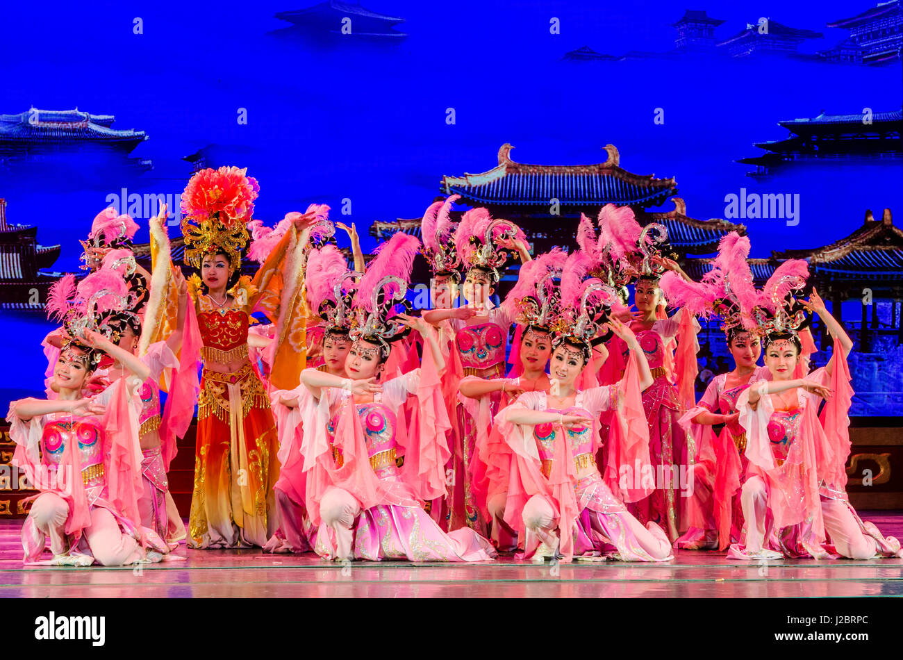 Stage show hi-res stock photography and images - Alamy
