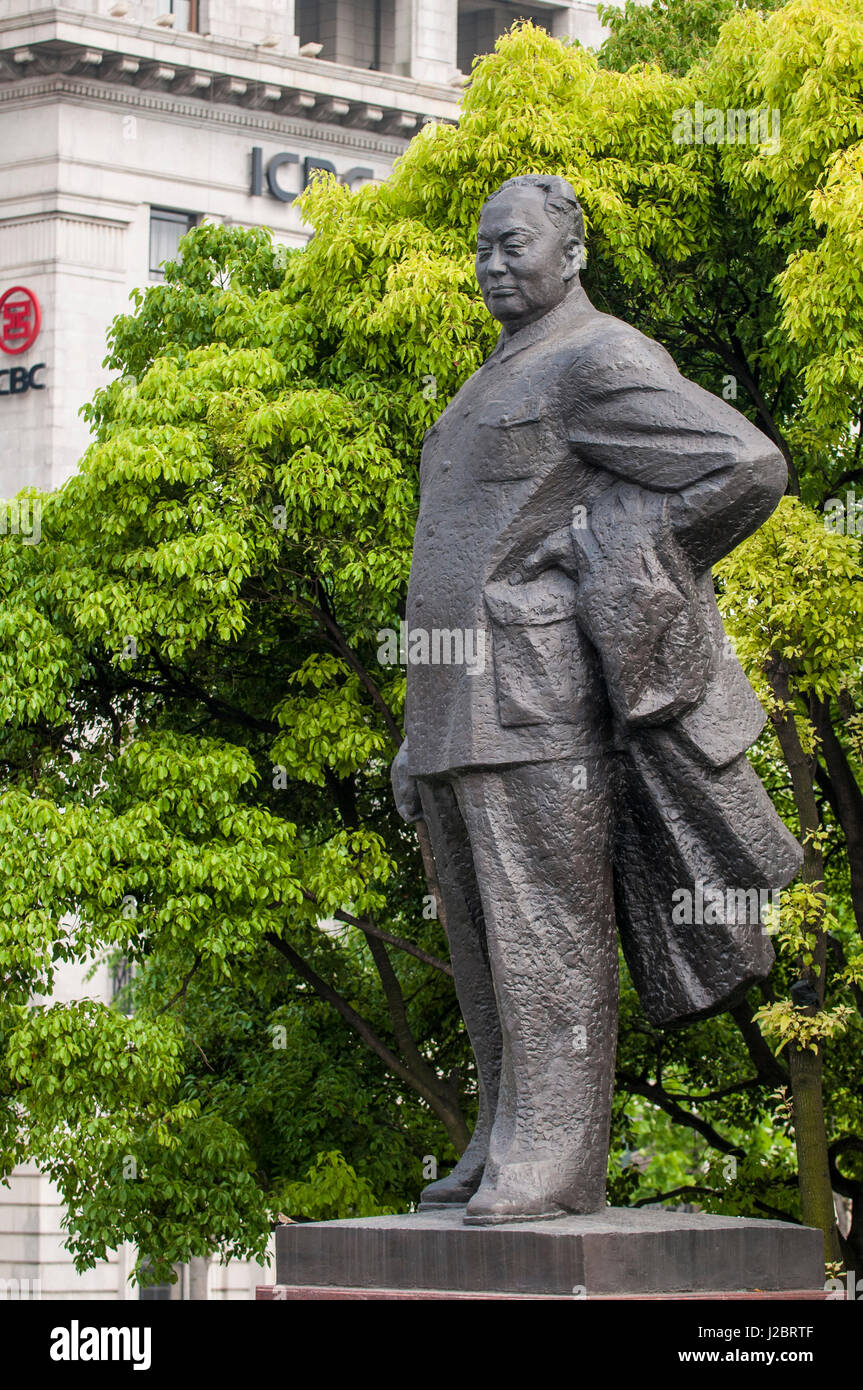 Mao statue the Bund, Shanghai, China Stock Photo - Alamy