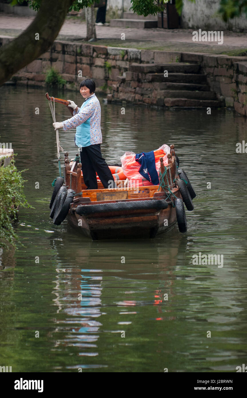 Chinese gondola The water village of Tongli, China Stock Photo - Alamy