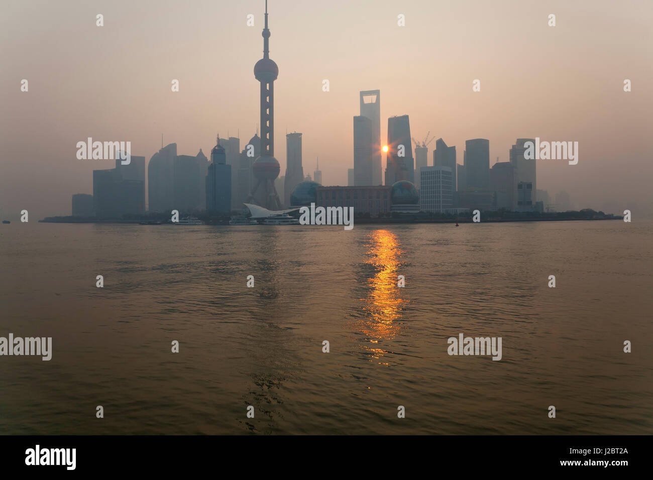 Sunrise over city skyline shanghai hi-res stock photography and images ...