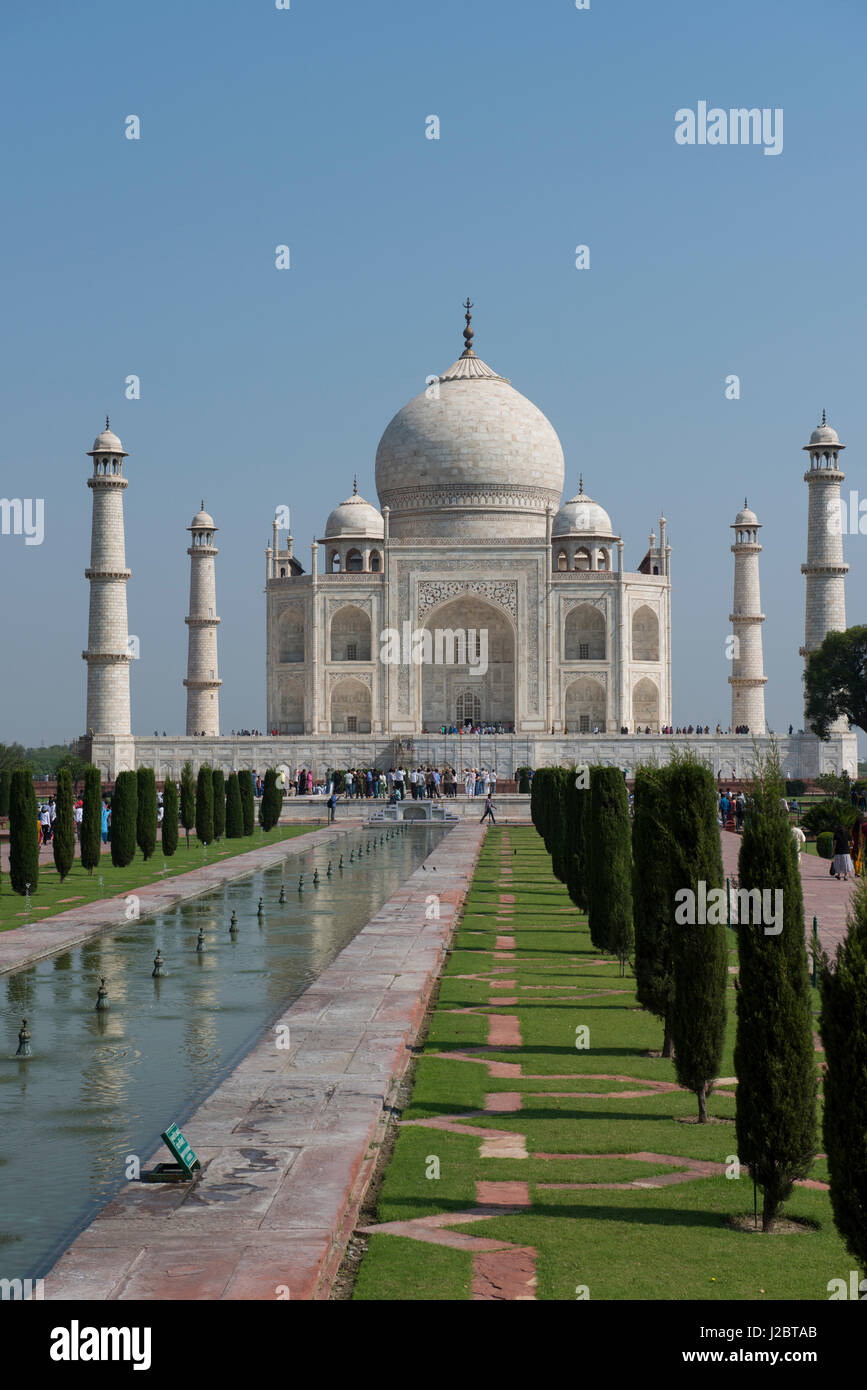 India, Agra, Taj Mahal. Famous landmark memorial to Queen Mumtaz Mahal ...