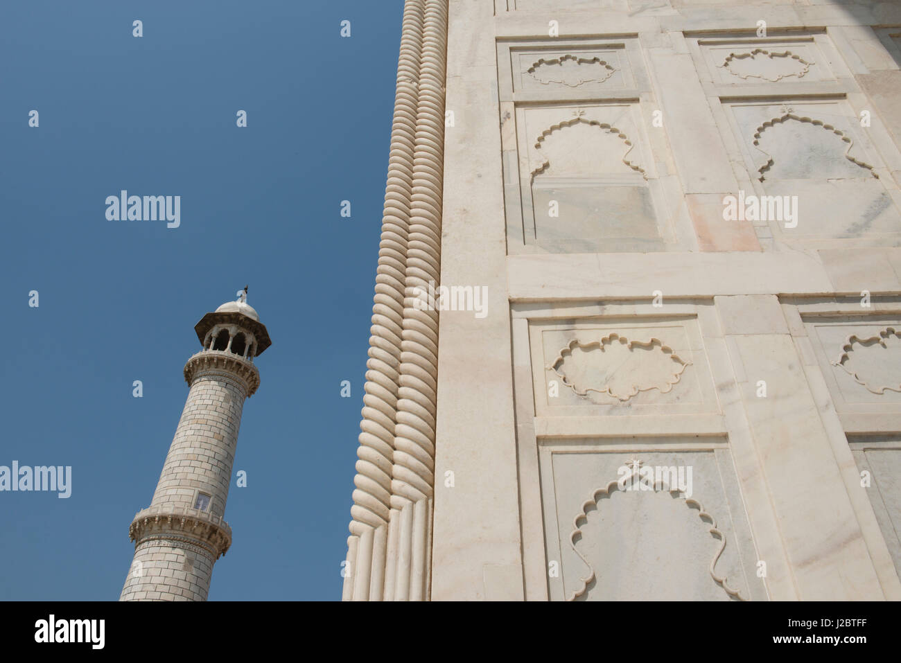India, Agra, Taj Mahal. Famous landmark memorial to Queen Mumtaz Mahal ...