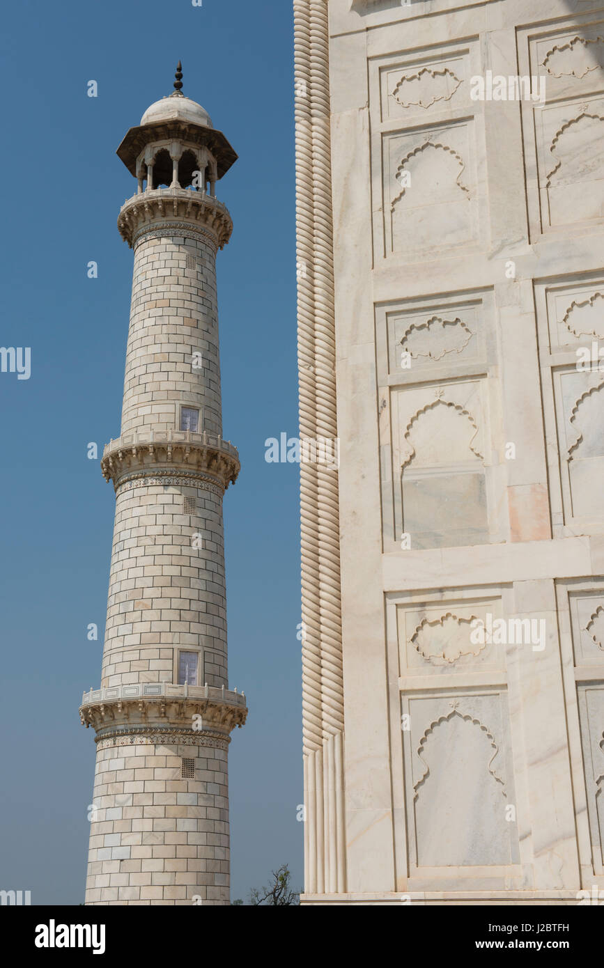 India, Agra, Taj Mahal. Famous landmark memorial to Queen Mumtaz Mahal ...