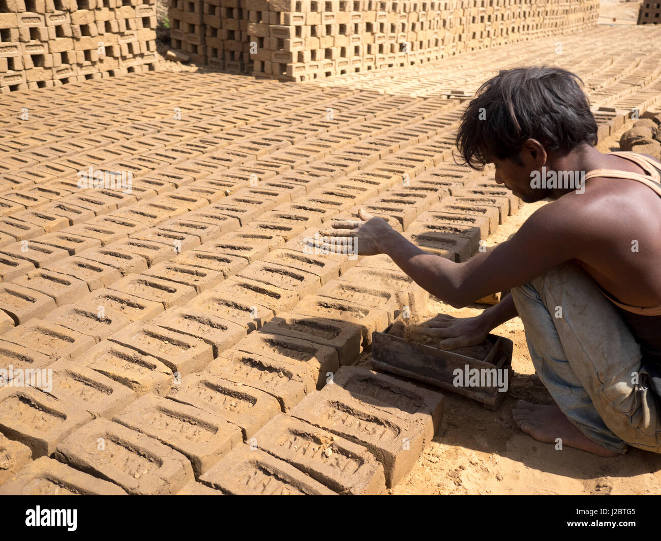 Labor making mud bricks in Chhatrasagar, Rajasthan, India Stock Photo ...