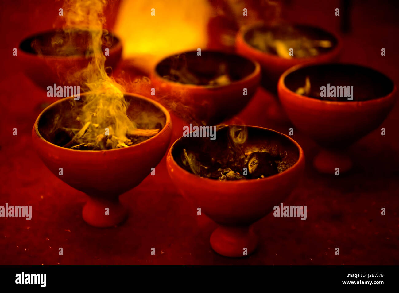 Dhunuchi dance of durga puja hi-res stock photography and images - Alamy