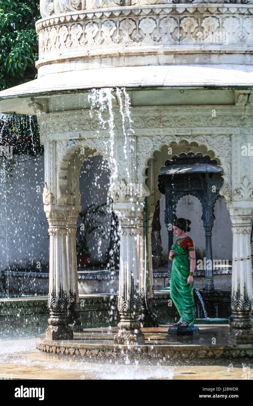 Saheliyon-ki-Bari, Udaipur, Rajasthan, India. Statue of a woman in a ...