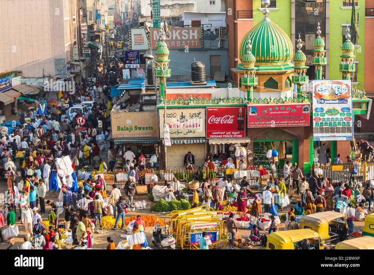 Flower market, K.R. Market, Bangalore (Bengaluru), Karnataka, India ...